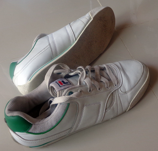 รองเท้า FILA สวยมาก ของแท้ครับ FILA VINTAGE พระเครื่อง พระแท้ webpra เว็บ-พระ.คอม