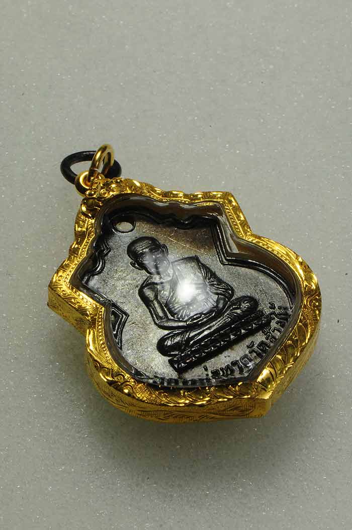 พระสวย ))) --- เหรียญน้ำเต้าหน้าหนุ่ม หลวงปู่ทวด วัดช้างให้ ปี05 ...