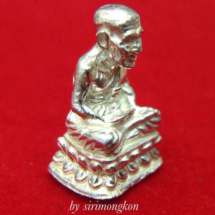 หลวงปู่ทวดลอยองค์ วัดช้างให้ เนื้อเงิน ขนาด 1.2 ซม. ปี54 ซองเดิม พระ ...
