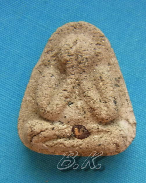 พระปิดตาวัดยายร้า เนื้อว่านเทาผงธููป ฝังพลอยเสกหน้า-หลัง+โรยผงตะไบ ปี ...