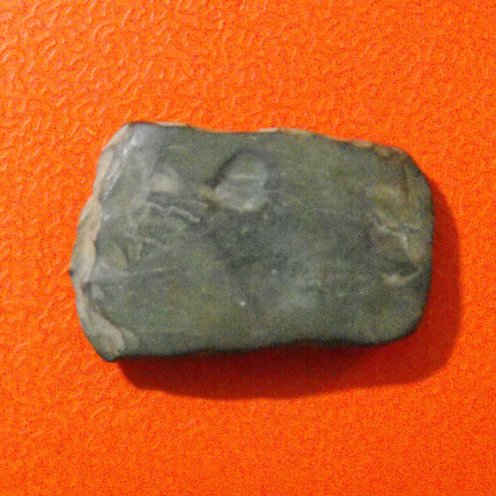 ขวานหินโบราณ เก่าๆ2เล่ม /ขนาด พระเครื่อง พระแท้ webpra เว็บ-พระ.คอม