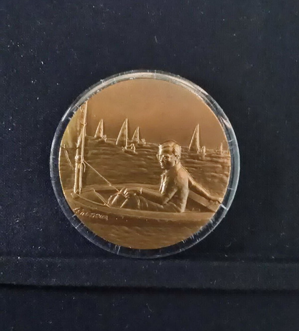 เหรียญที่ระลึก 13th ASIAN GAMES BANGKOK 1998 ในหลวงทรงเรือใบ พระเครื่อง ...