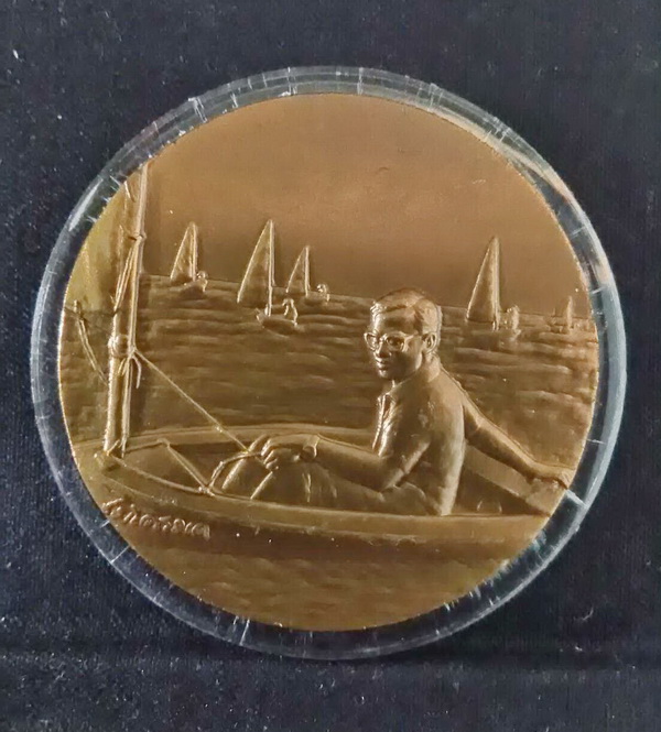 เหรียญที่ระลึก 13th ASIAN GAMES BANGKOK 1998 ในหลวงทรงเรือใบ พระเครื่อง ...